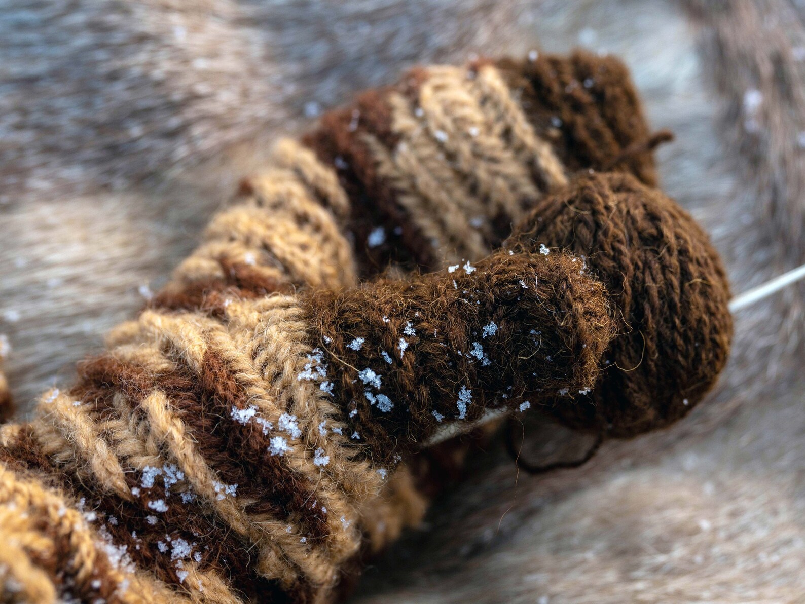 Nalbinding Spotted mittens Finnish Stitch custom order. | Etsy