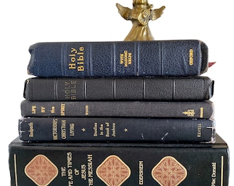 Vintage Bible Stack Set of 2 Old Bibles Bible Decor Leather Bibles - Etsy