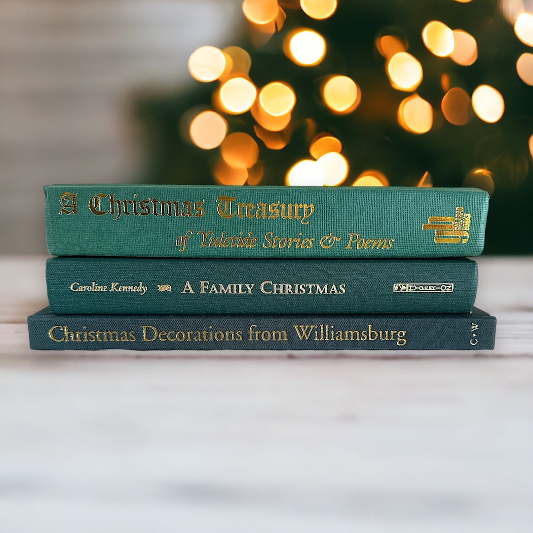 Christmas Books Stack, Christmas Decorations, Christmas Table ...
