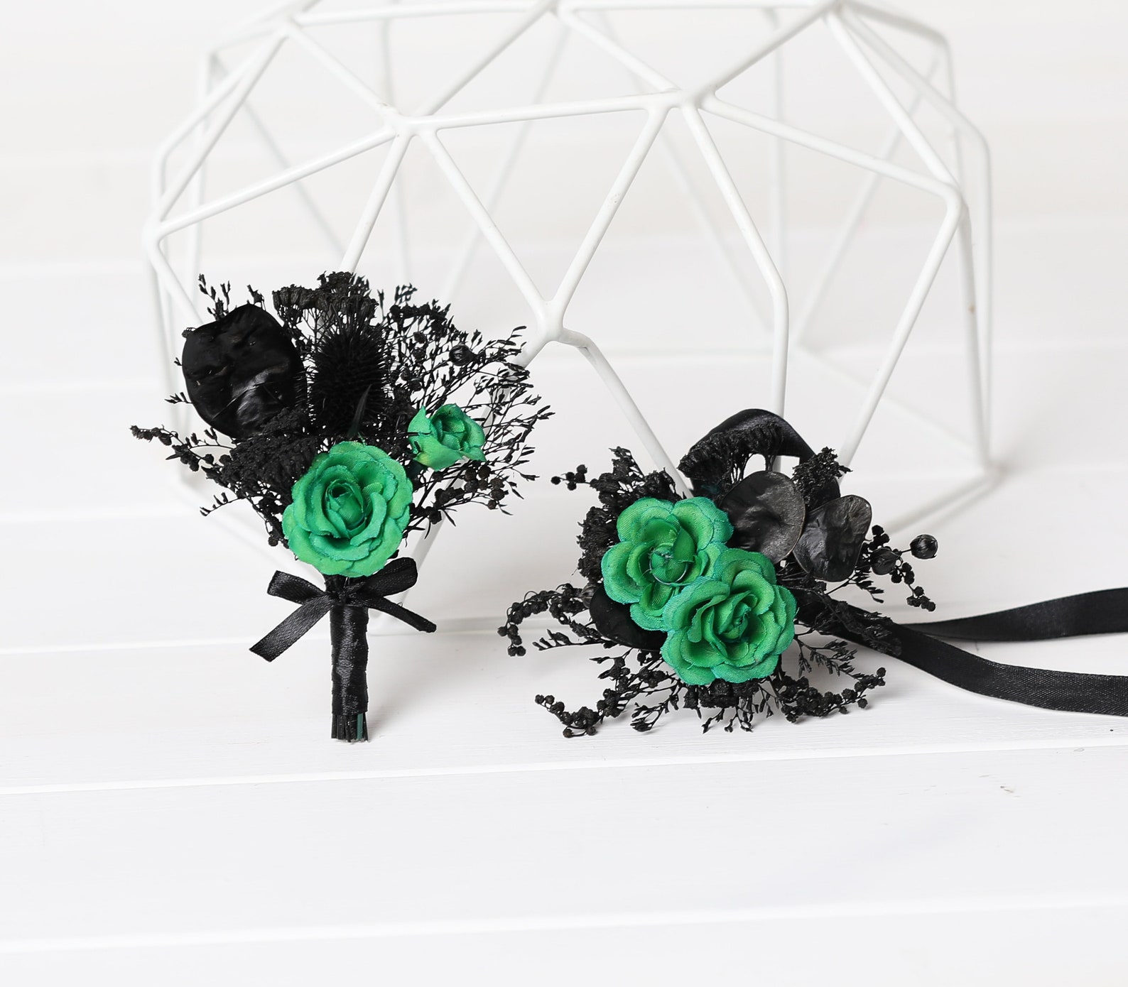 Black Emerald Green Roses Gothic Wildflower Bouquet, Gothic Wedding ...