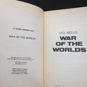 Set of 2 H.G. Wells Books, the Invisible Man and War of the Worlds ...