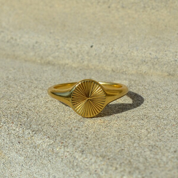 Sun Signet Ring - Etsy