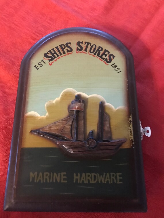 wooden key cabinet with vintage boat motif - Gem