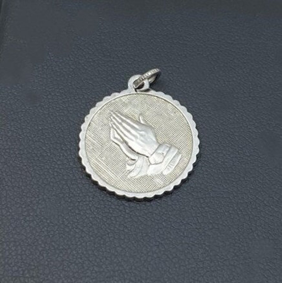 Vintage Signed Sterling Serenity Prayer Charm Pendant Praying Hands God ...