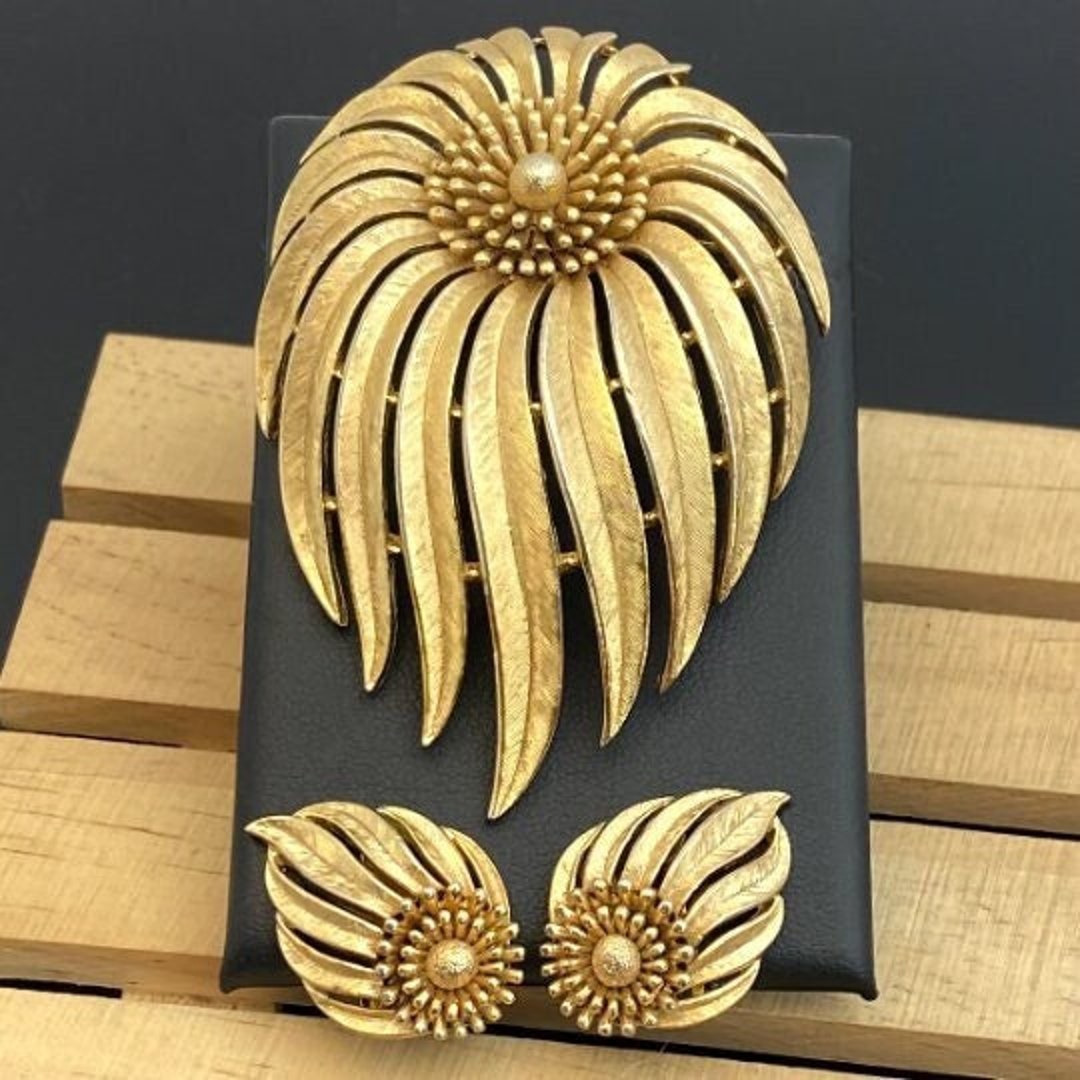 Vintage Crown Trifari Flower Set Clip-on Earrings and Brooch Brushed ...