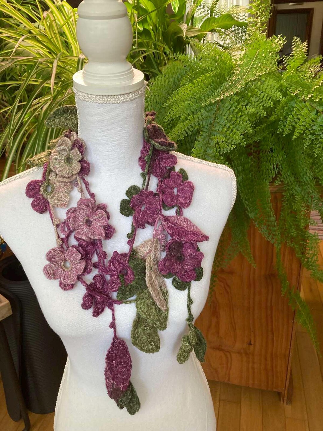 Gradient Pink-green Colors Leafy Flowering Neck Garland Shawl Necklace ...