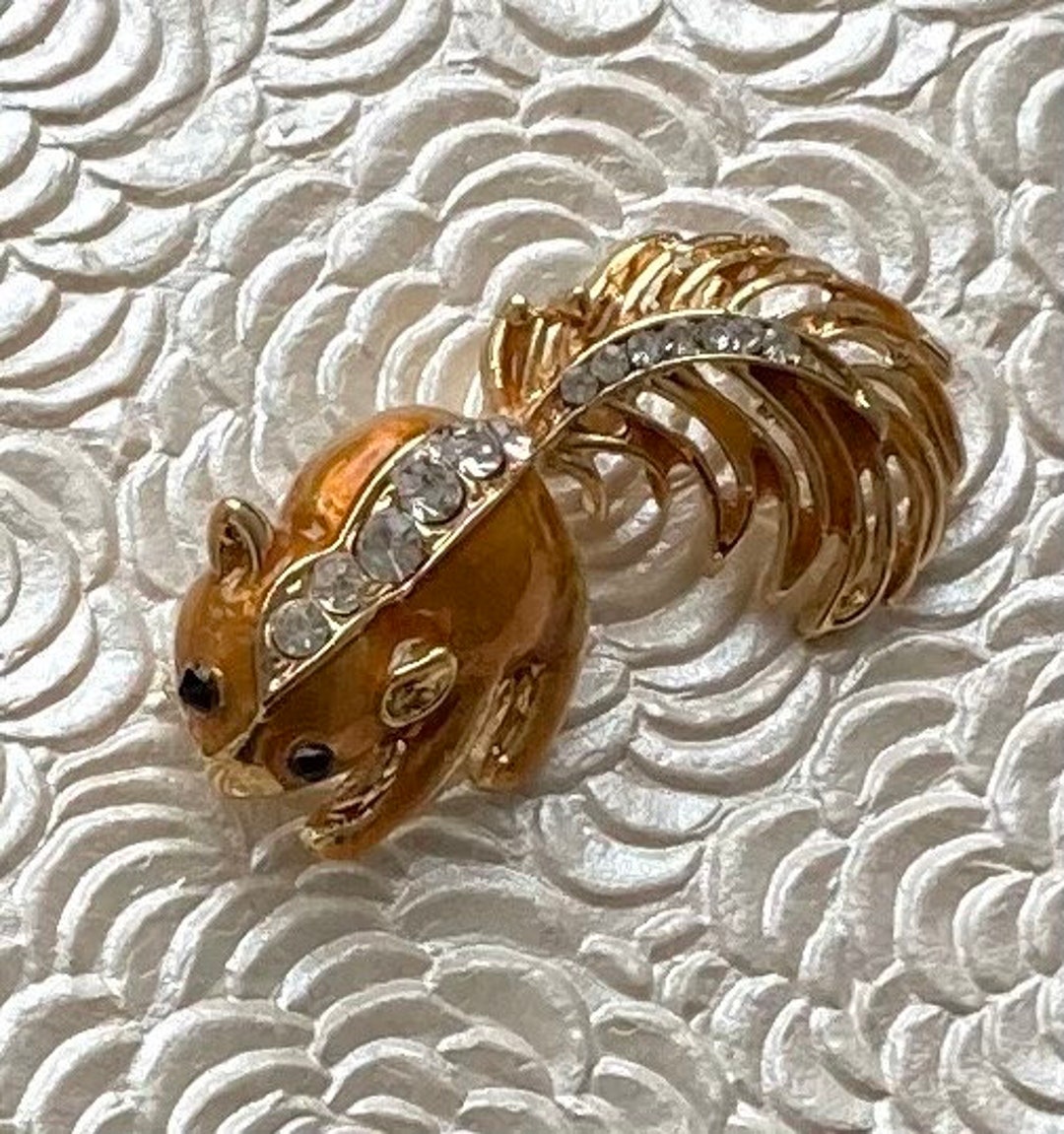 Adorable Skunk Vintage Style Brooch - Etsy