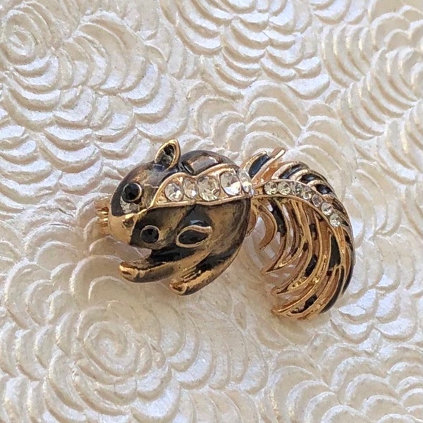 Skunk Pin - Etsy