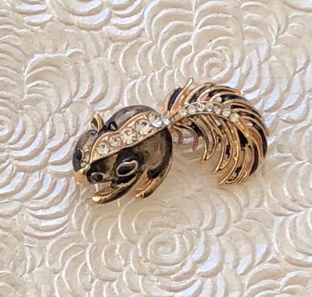 Adorable Skunk Vintage Style Brooch - Etsy