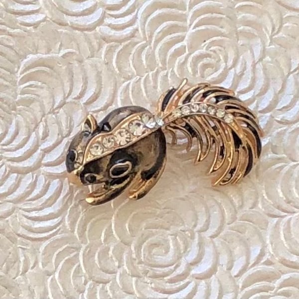 Skunk Pin - Etsy