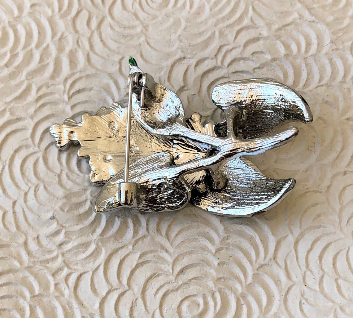 Unique vintage style plant flower brooch | Etsy