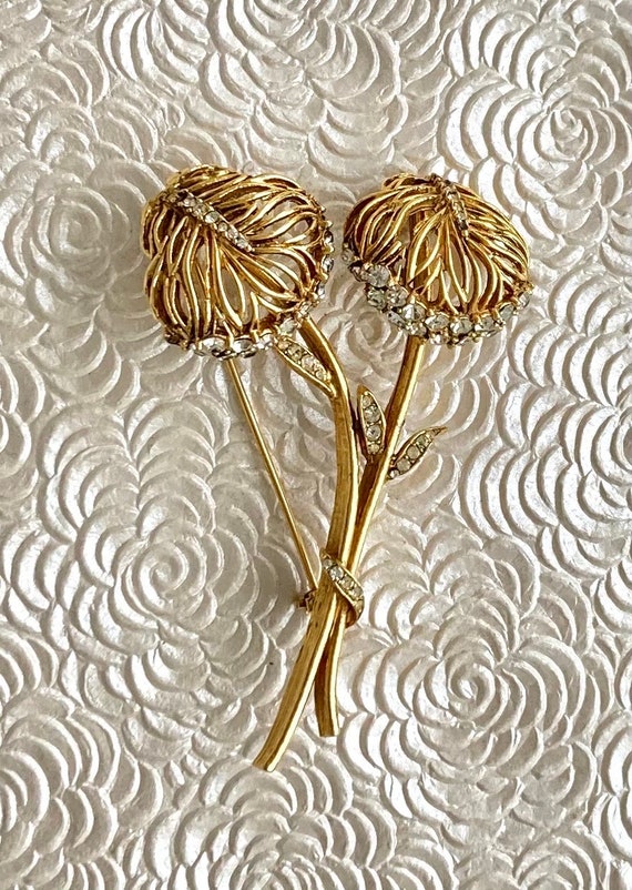 Vintage Flower Brooch Gem