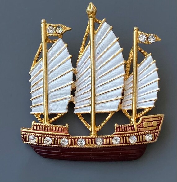 Sailboat brooch - Gem