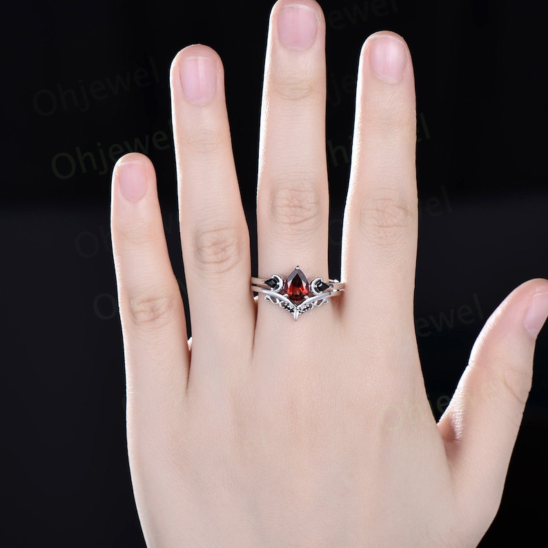 Pear Shaped Red Garnet Ring Vintage Three Stone Kite Black Spinel Moon ...