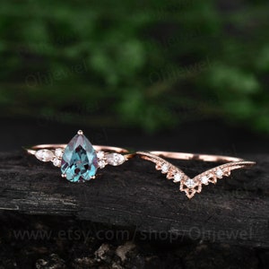 Pear Alexandrite Wedding Bridal Set Vintage Alexandrite Engagement Ring ...