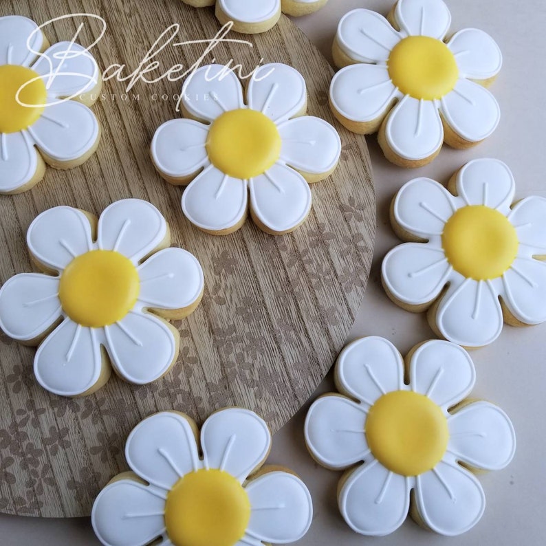 Daisy Cookies 1 Dozen Any Color Groovy Retro Daisy Smiley - Etsy