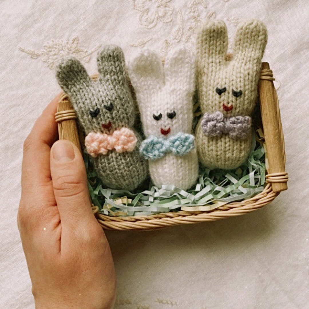 Buster the Easter Bunny Knitting Pattern - Etsy
