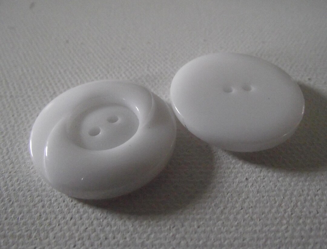 4 BEAUTIFUL OFF WHITE BUTTONS 2.7 Cm 2 Holes Button for Coat Cape ...