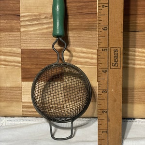 Vintage Small Sifters With Wooden Handles, Selections Are Green Handle ...
