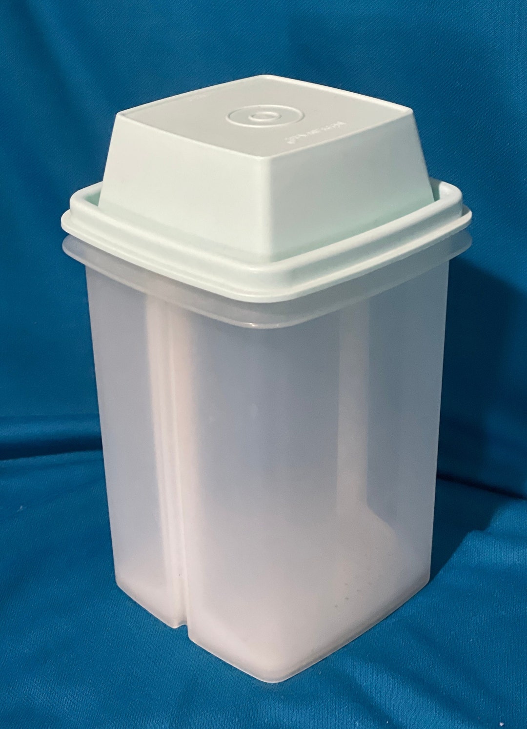 Vintage Tupperware Pickle Keeper, Soft Blue Lid With Opaque Container ...