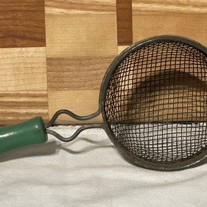 Vintage Small Sifters With Wooden Handles, Selections Are Green Handle ...