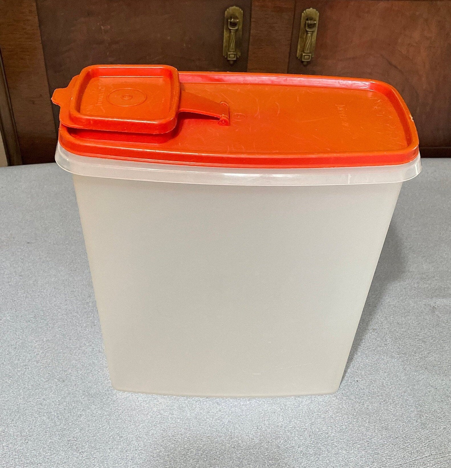 Vintage Tupperware Tall Storage or Cereal Container with - Etsy.de