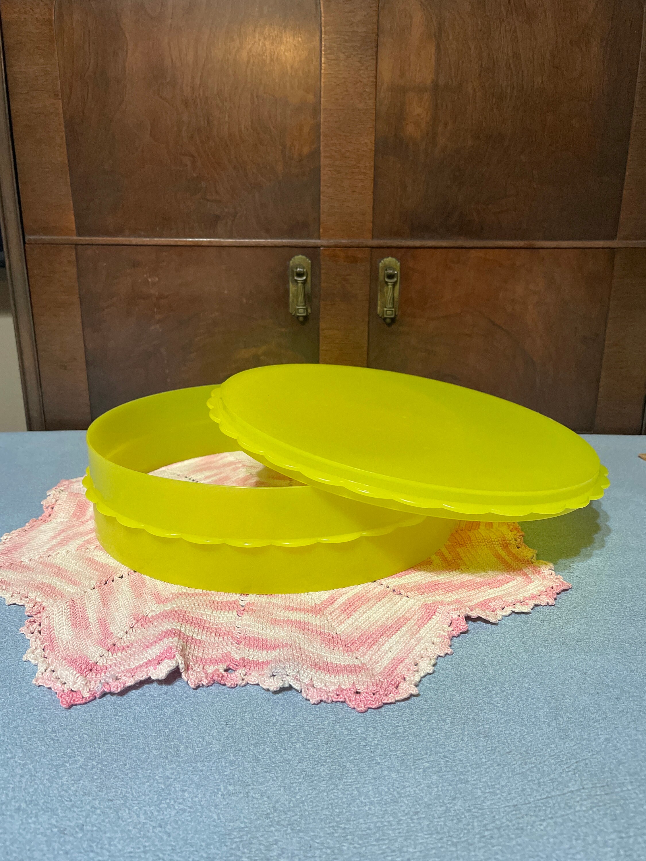 Vintage Tupperware cake stand bright yellow PreOwned in | Etsy