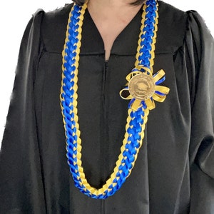 Personalized 2026 Graduation Ribbon Lei With Medallion - Custom Colors ...