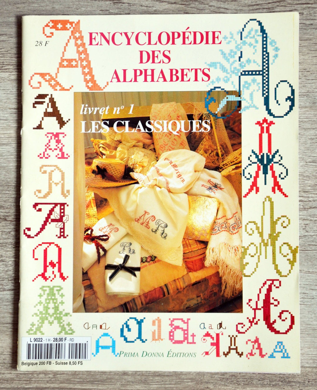 Encyclopedia of Alphabets / Booklet 1 the Classics, Embroidery Magazine ...