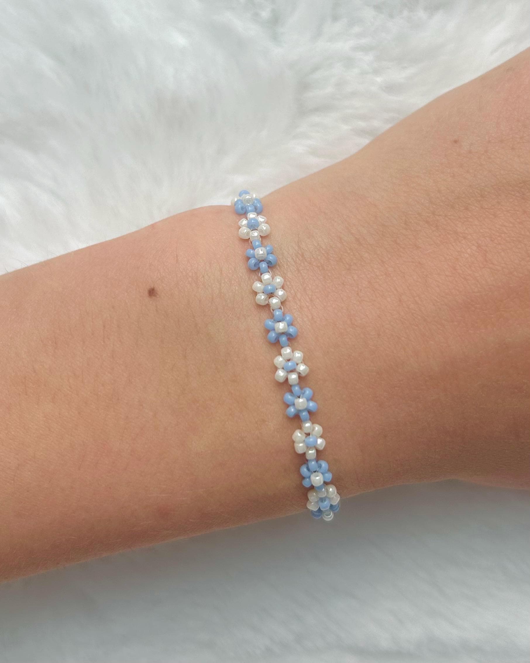 Blue and White Beaded Flower Bracelet - Etsy
