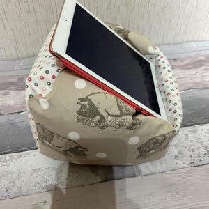 Pigs in Mud Farm iPad Pro iPad Stand Beanbag Support Pillow Kindle ...