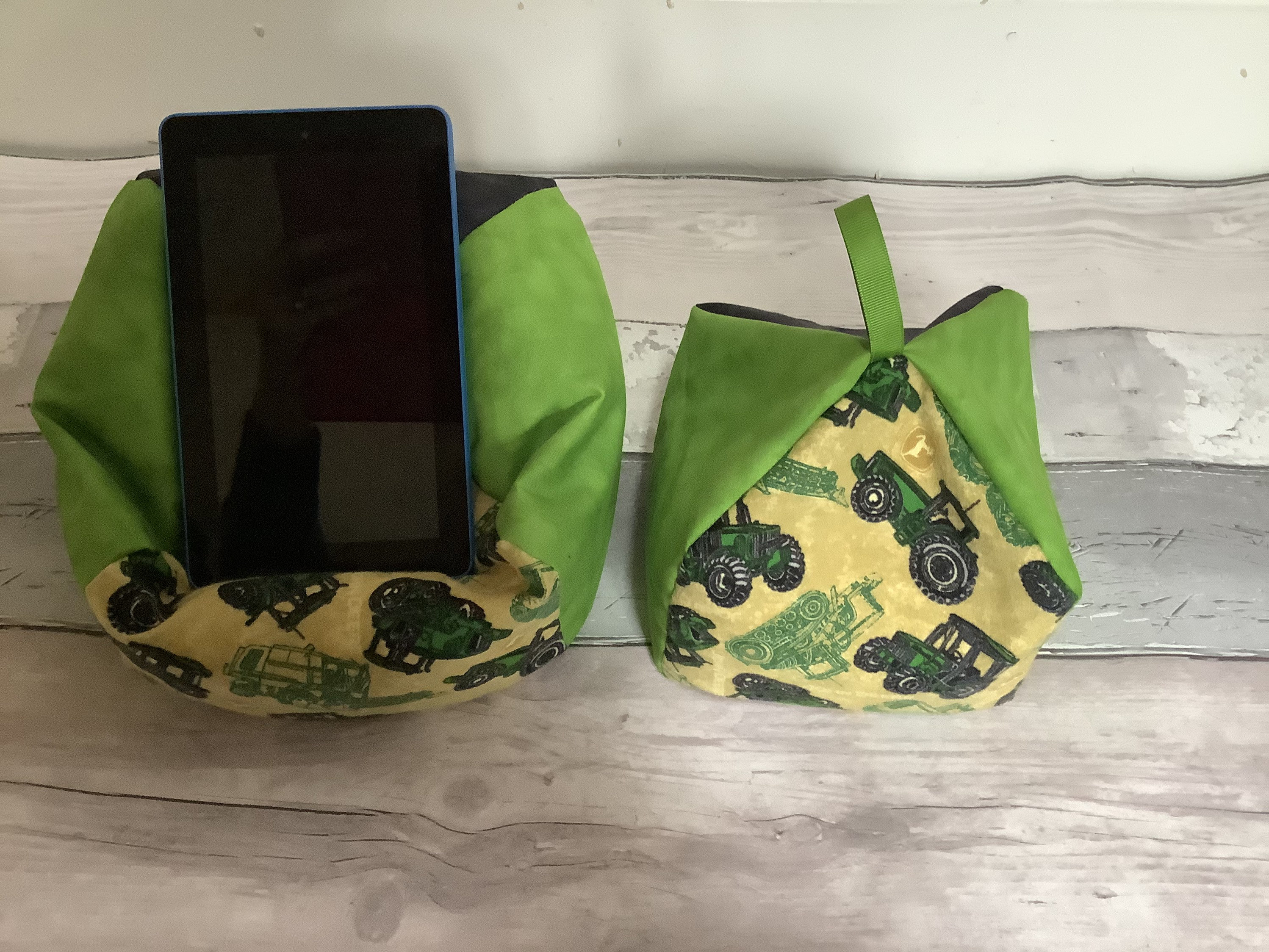 Tractor iPad Pro Stand iPad Beanbag Support Pillow Kindle - Etsy Nederland