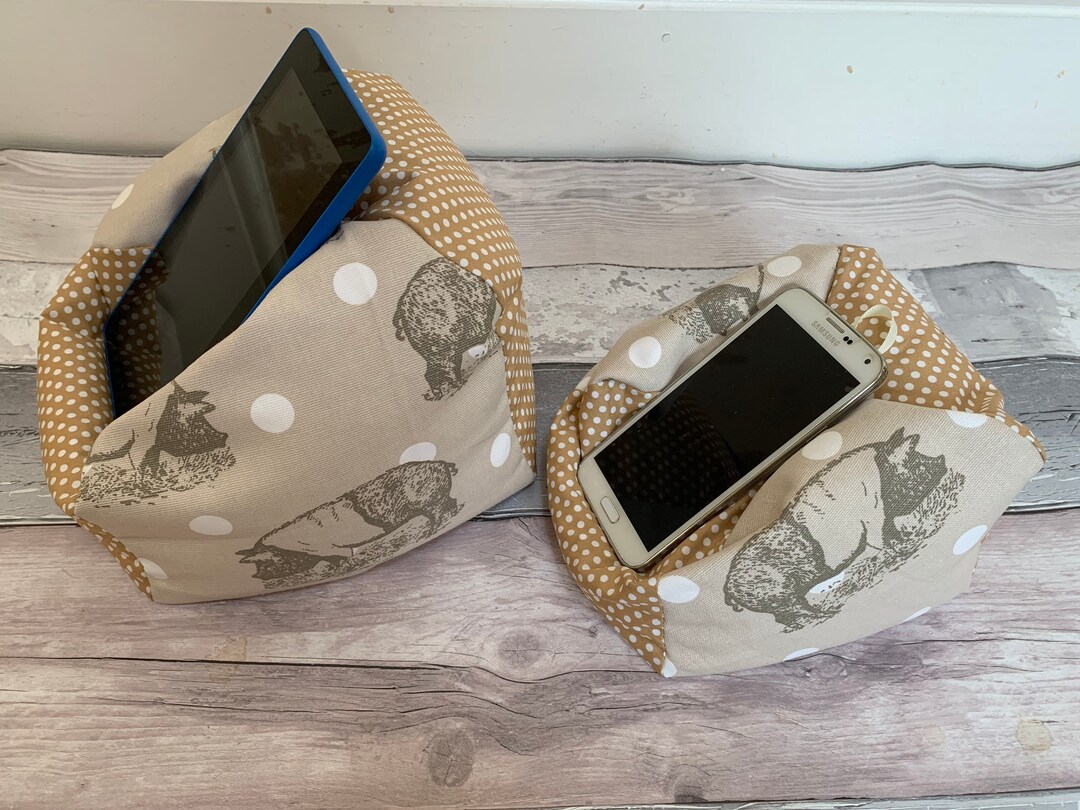 Pigs in Mud Farm iPad Pro iPad Stand Beanbag Support Pillow Kindle ...