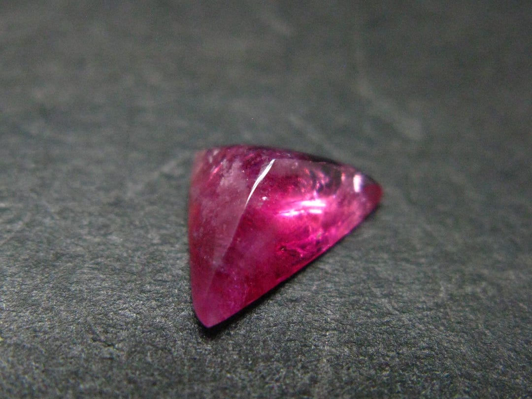 Beautiful Rare Gem Bixbite Red Beryl Emerald Cabochon From Utah USA - 0 ...