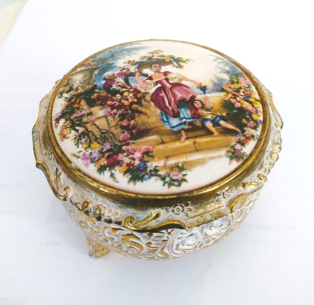 VINTAGE Music Box White and Gold Detailed Jewelry Storage Box ...