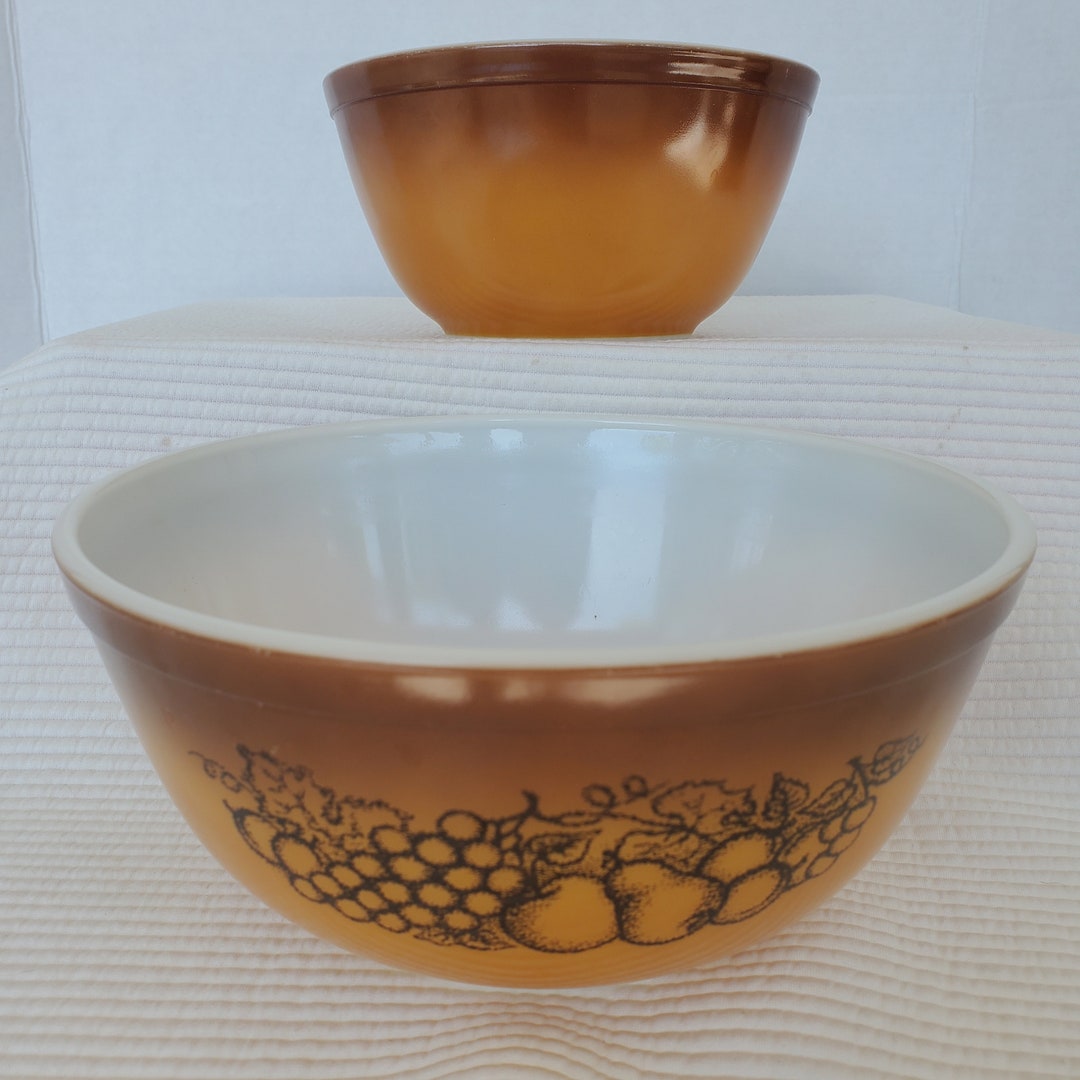 2 Pyrex Old Orchard Mixing 403 402 Bowls Fruit Brown Round 2.5qt 1.5 Qt ...