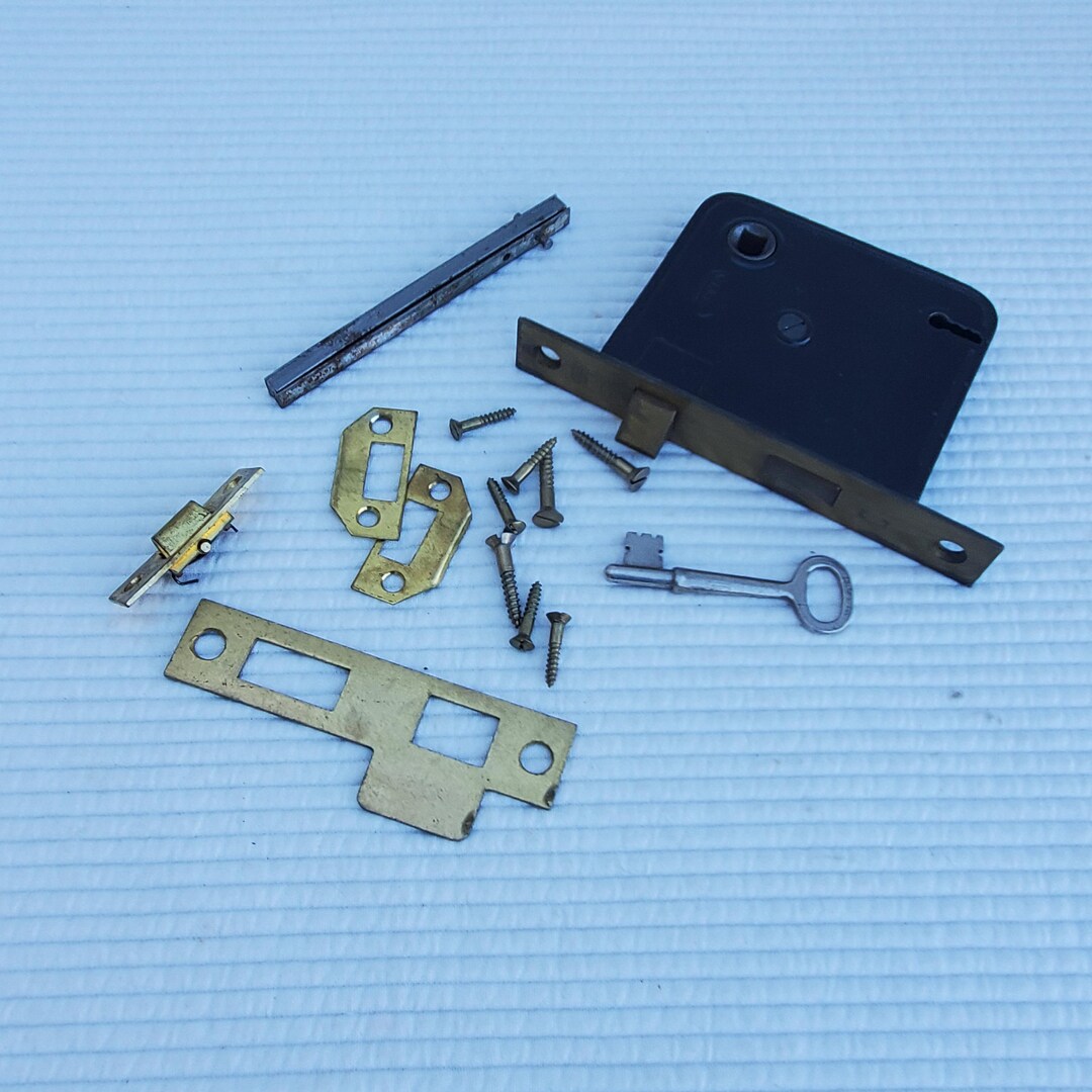Yale Skeleton Key Keyhole Lock Vintage Door Hardware Lot - Etsy