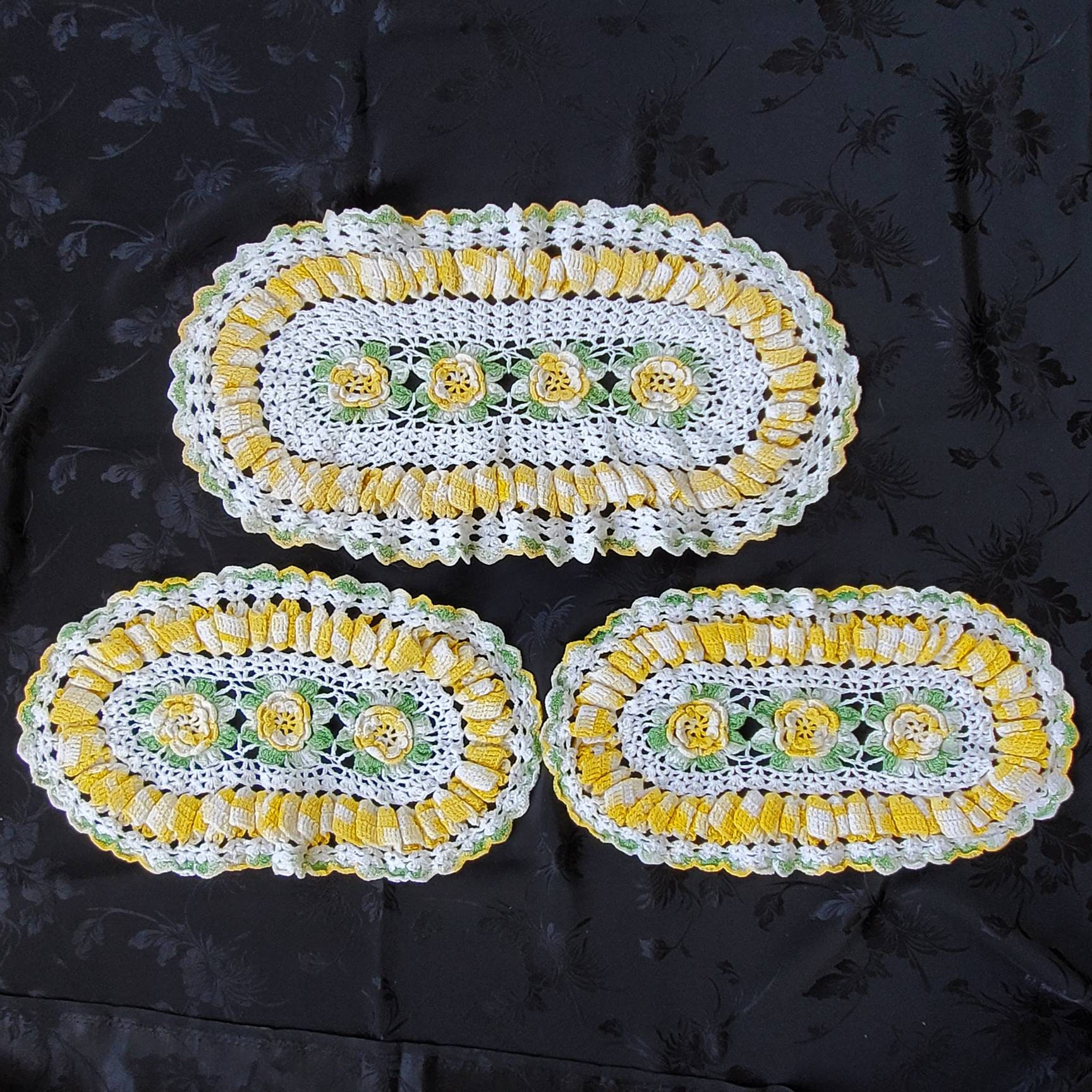 3 Rose Crochet Doilies Vintage 18 x 9 13 x 7 Yellow Oval Lace Ruffles ...
