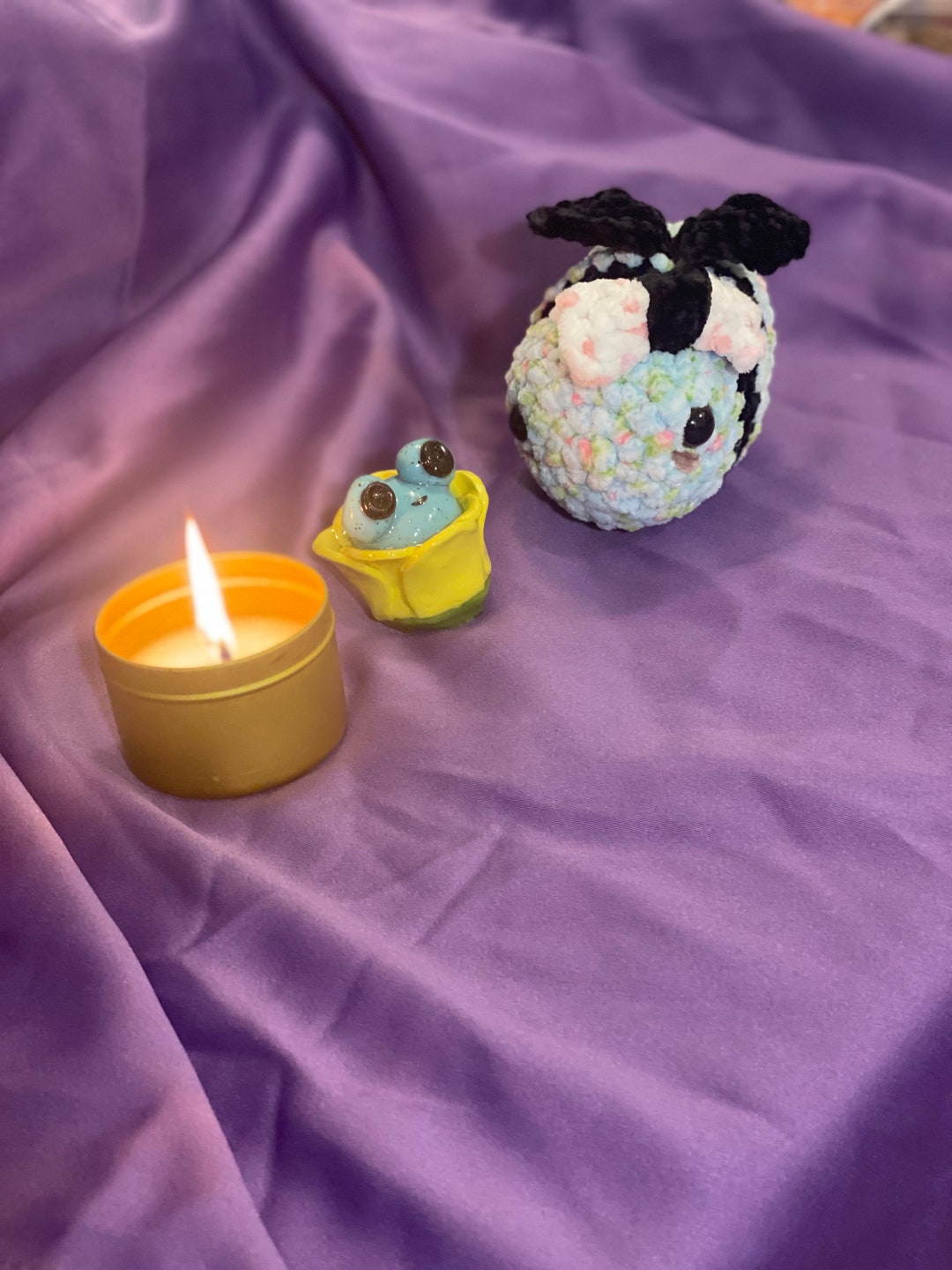 Cute Frog Inside of a Flower Desk Friend, Accompanied by a Bee Stuffy ...