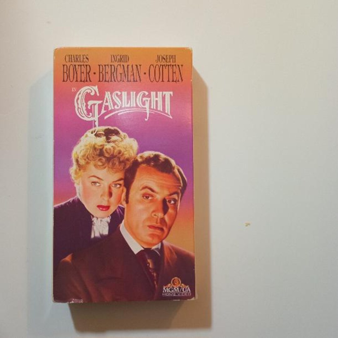 A Vintage 1970/1940 Film: Gaslight;ingrid Bergman;charles Boyer;joseph ...