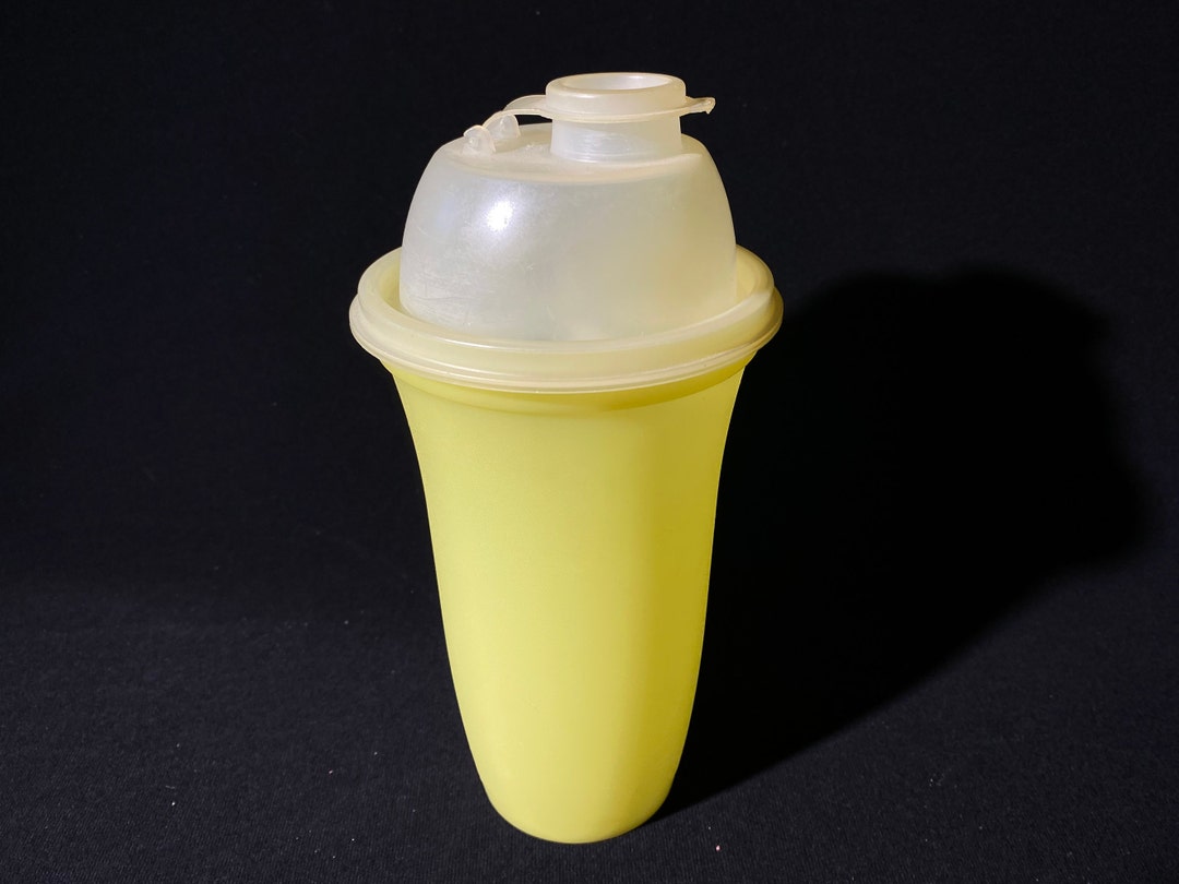 Vintage TUPPERWARE 844-3 Yellow Quick Shake Blender Container Drink ...