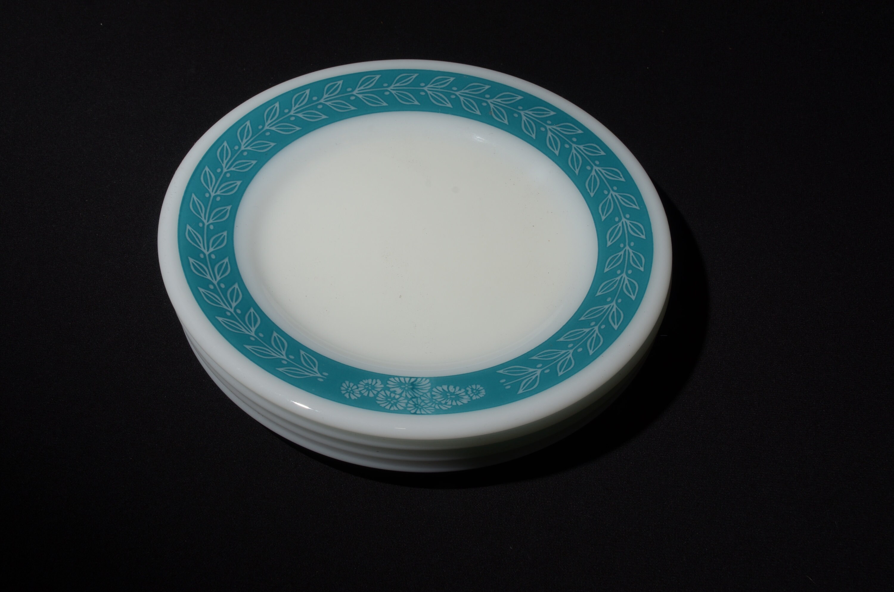 PYREX Set of 4 Turquoise Laurel Leaf Lunch Plate Salad | Etsy