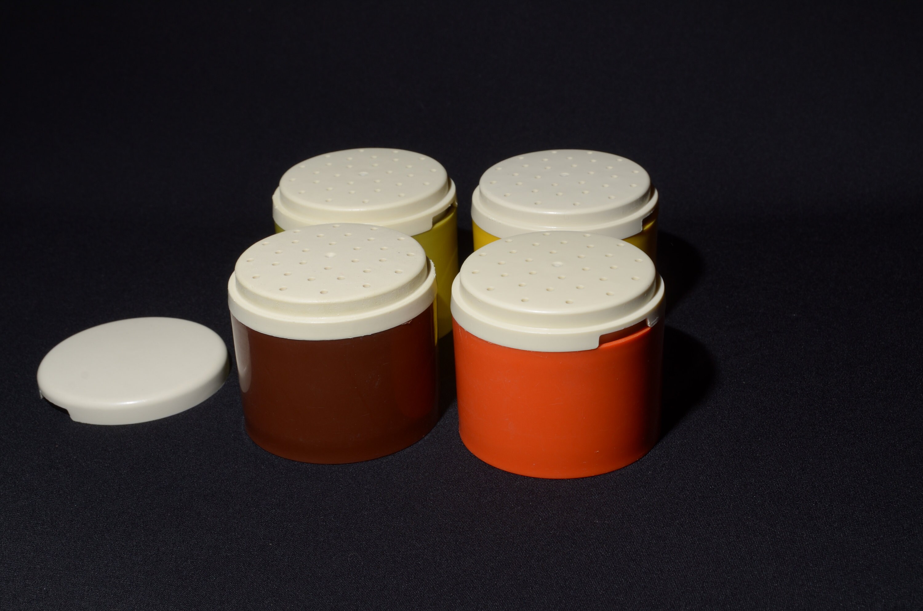 Vintage TUPPERWARE Set of 4 Spice Container Spice Shaker Set 4.5 Inches ...
