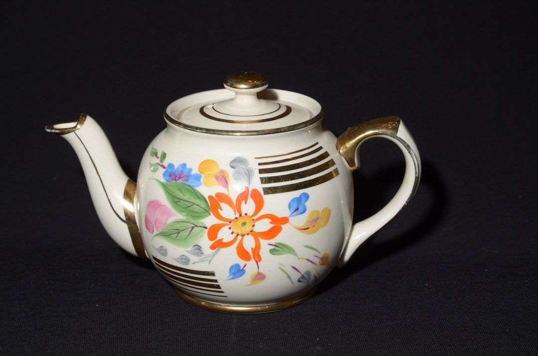 SADLER Small Teapot Coffee Pot Gold Lines Handptainted Flowers Vintage ...
