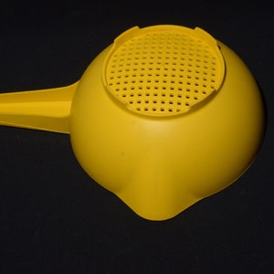 Vintage TUPPERWARE 1200 Yellow Made in Canada 1 Quart Colander Long ...
