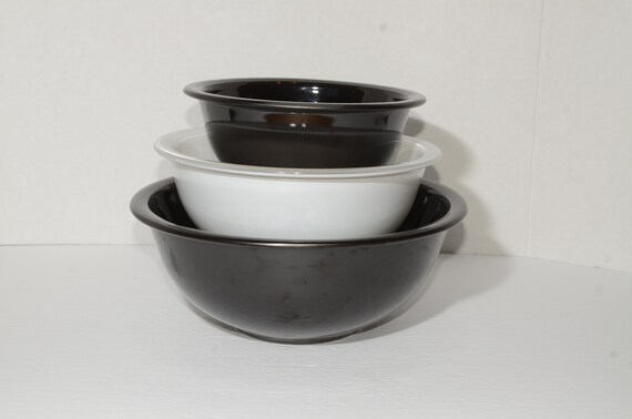 Pair of Vintage Pyrex Black And White Mixing Bowls Vintage pyrex Bowls ...