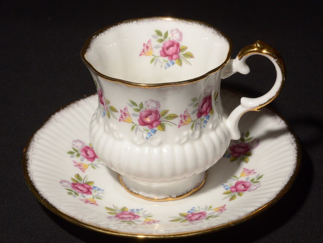 Elizabethan Rose Bouquet Teacup and Saucer Bone China England Pink ...