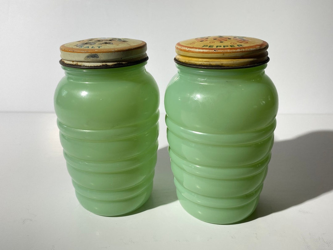 FIRE KING Jadeite Shaker Set Beehive Salt and Pepper Tulip Lid Vintage ...