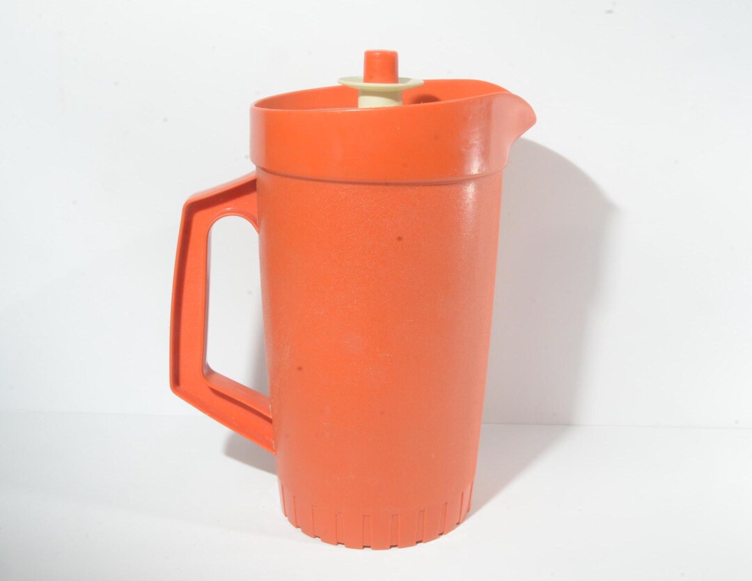 Vintage TUPPERWARE 1.5 Quart Pitcher With Push Button Orange Servalier ...