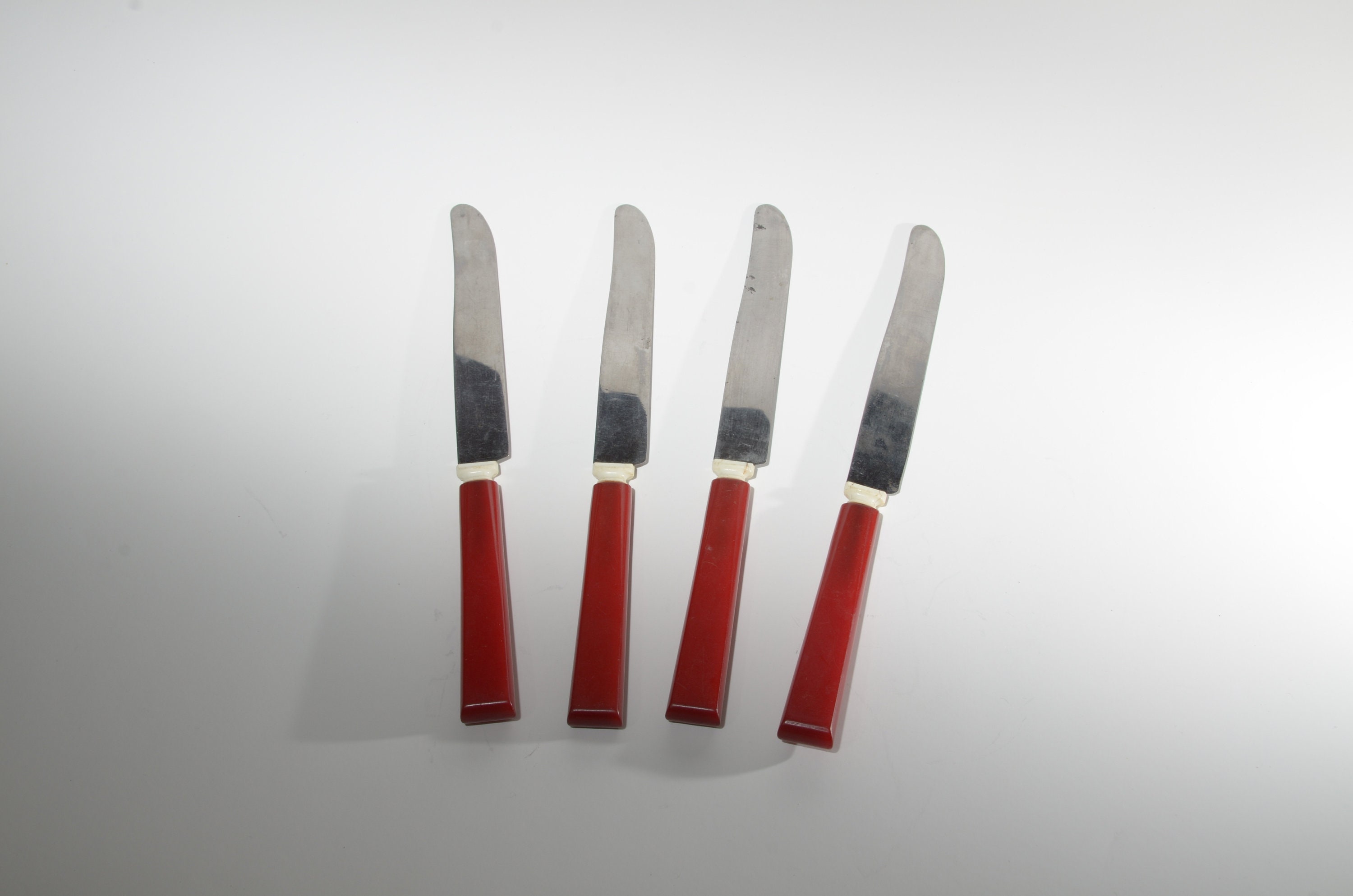 Vintage Set of 4 Butter Knifes Red Handle White English Stainless Knife ...